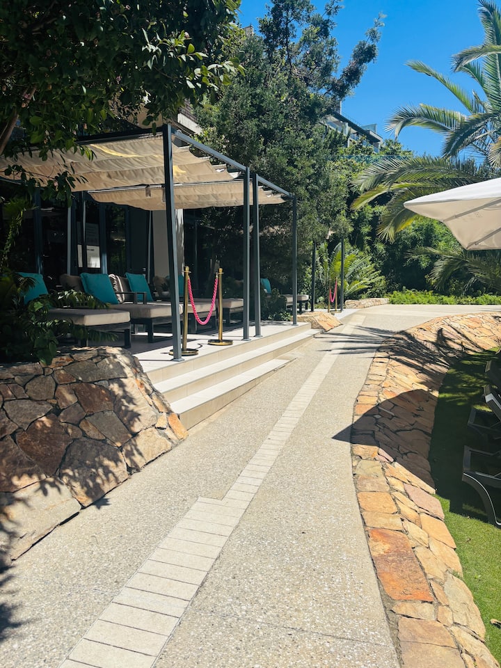 Houghton Executive Suit With Back-up Power. - Johannesburg