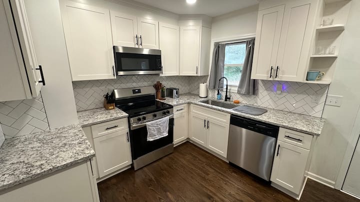 Pet Friendly 2b1b Apt Near Dt Marietta And Braves - Marietta, GA