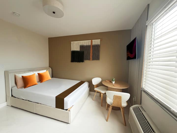 Stylish Newly Renovated Boutique 202–walk To Beach - Surfside, FL