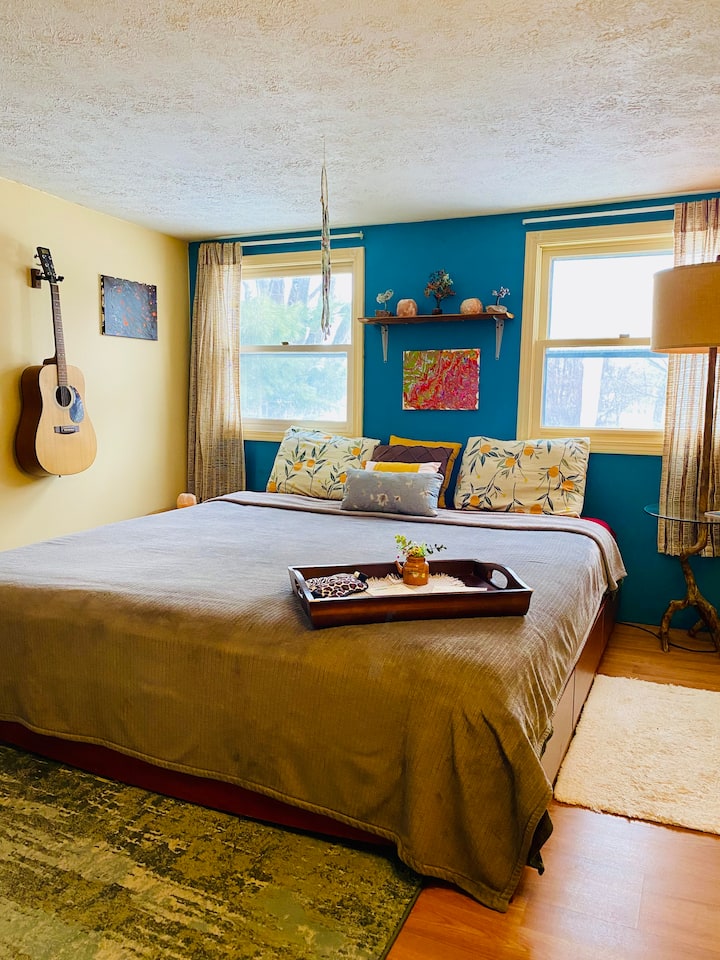 Calm & Cozy Upstairs Sanctuary With Private Bath - Greece, NY