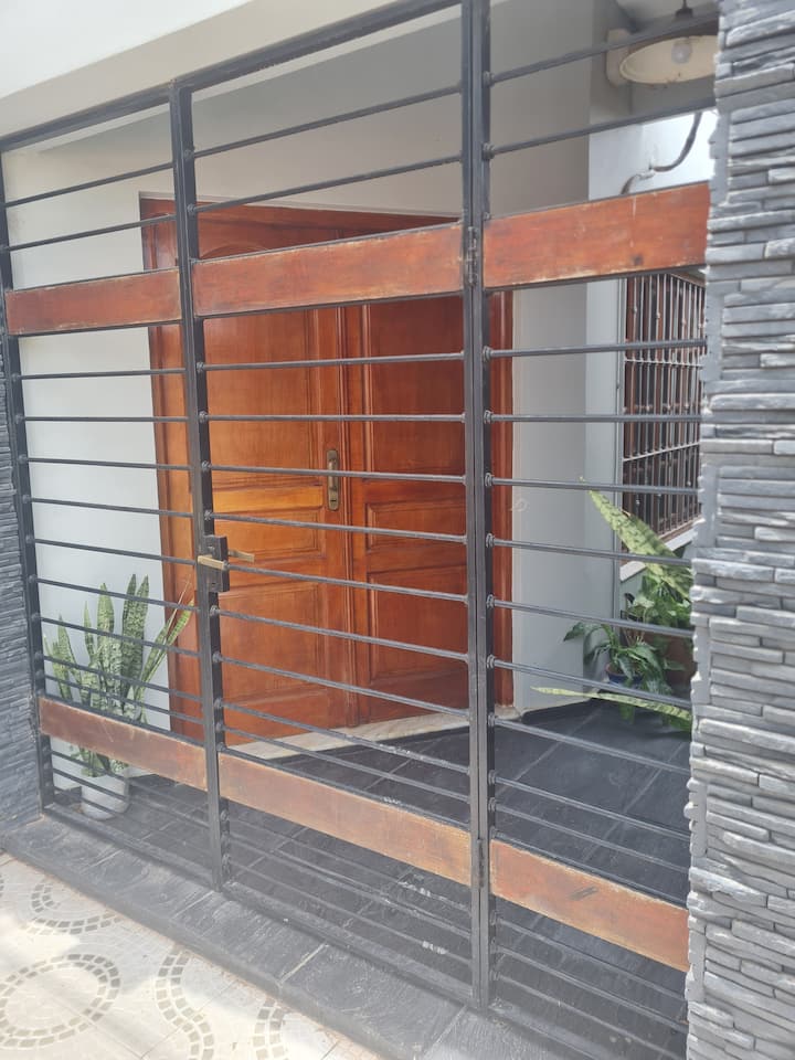 Hermosa Y Amplia Casa Con Patio. Barrio Tranquilo. - Charata