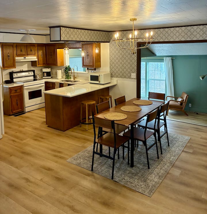 Modern Country Retreat | 3br | Fiber Wi-fi - Malden, MO