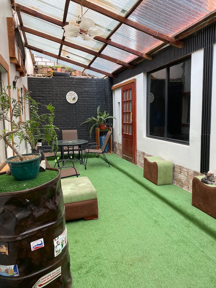 Minicasa En El Centro De Guaranda - Bolivar