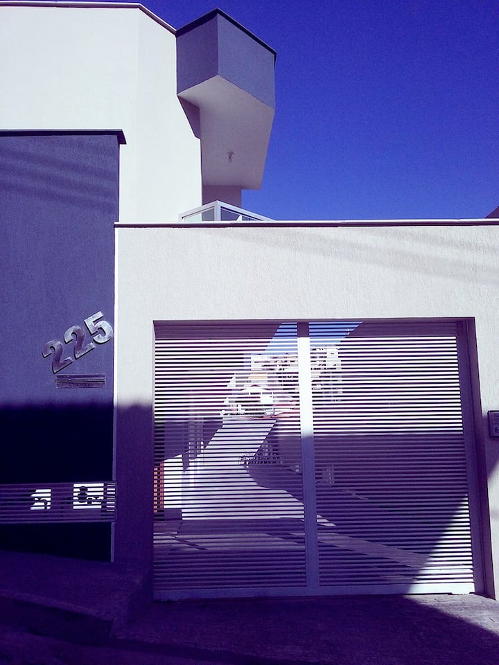 Casa Mobiliada Com 3 Quartos- Conselheiro Lafaiete - Conselheiro Lafaiete