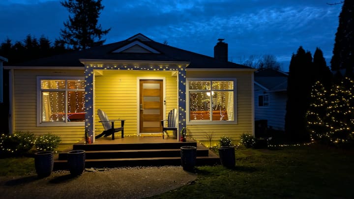 La Maison Jaune - Kirkland, WA