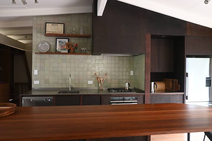 Waiheke Beach House In Otakawhe Bay - Waiheke Island