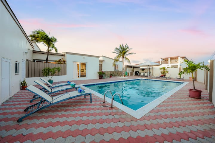 Vacation Home! Big Pool Area! Near Beaches&center! - Aruba