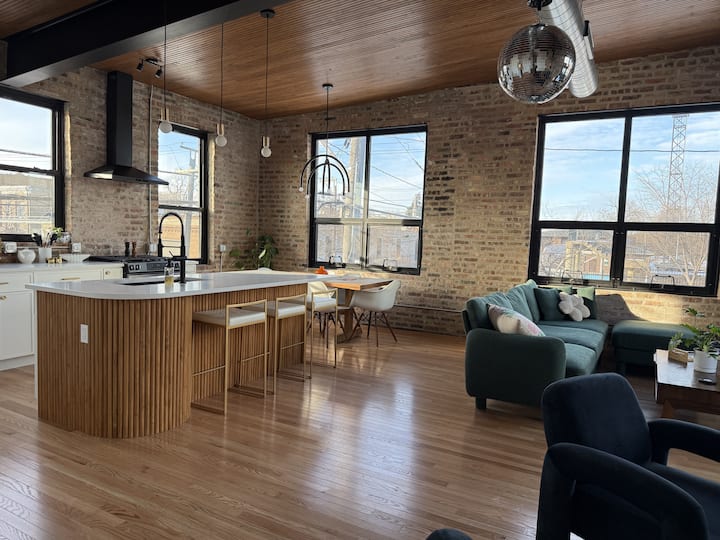 Beautifully Renovated Loft-style Coach House - Andersonville - Chicago