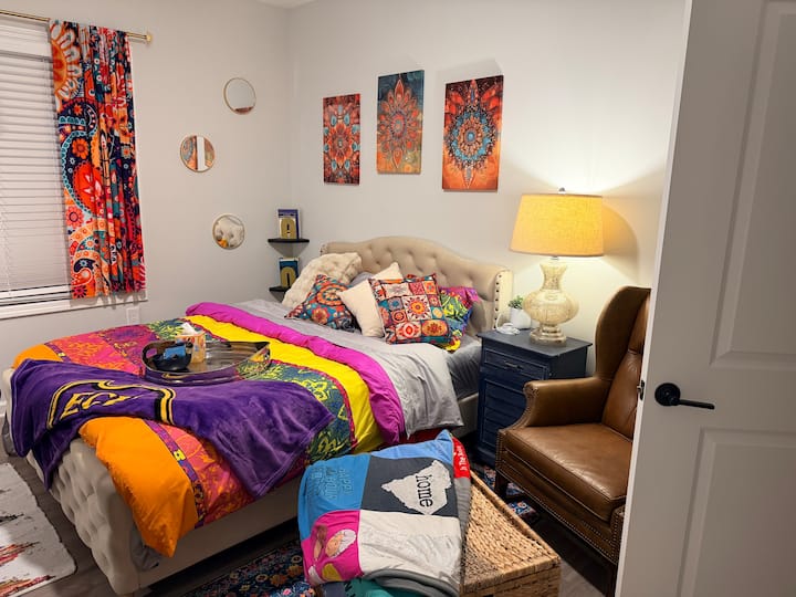 The Ecu Boho Bungalow Colorful Comfort - Greenville, NC