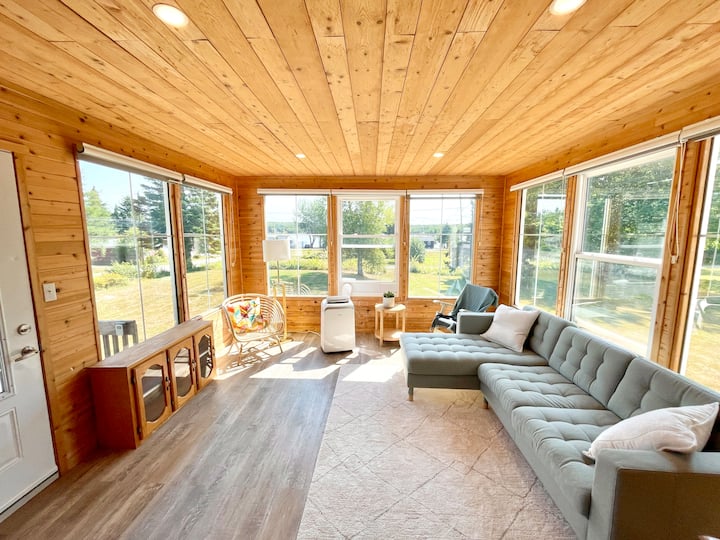 Cozy Water-view Cottage In Notre-dame Nb - Shediac