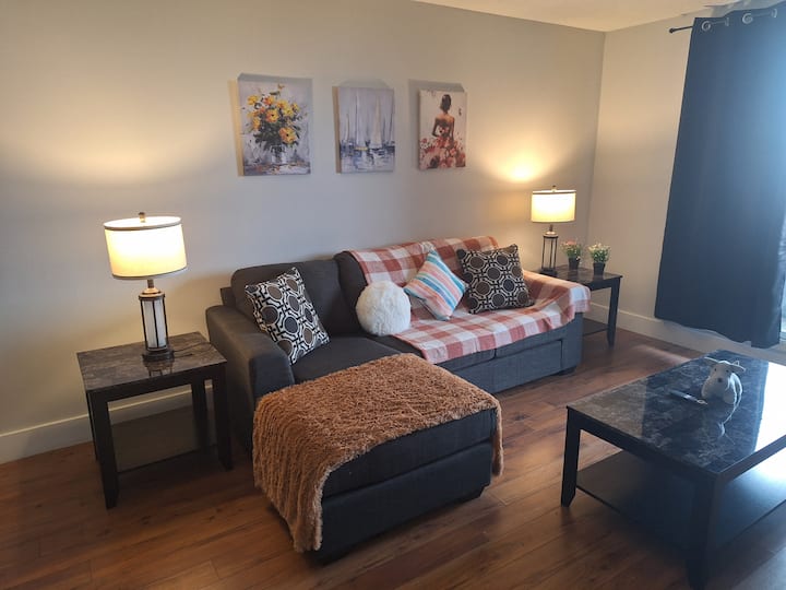 Sunny Apartment With Great Views & Fast W-ifi - Canada