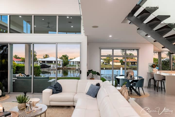 Prestige Bribie Waterfront W/ Cinema & Luxury Pool - Brisbane