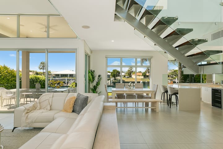 Prestige Bribie Waterfront W/ Cinema & Luxury Pool - Bribie Island