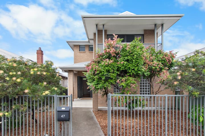 Large Home In Mayfield - Newcastle