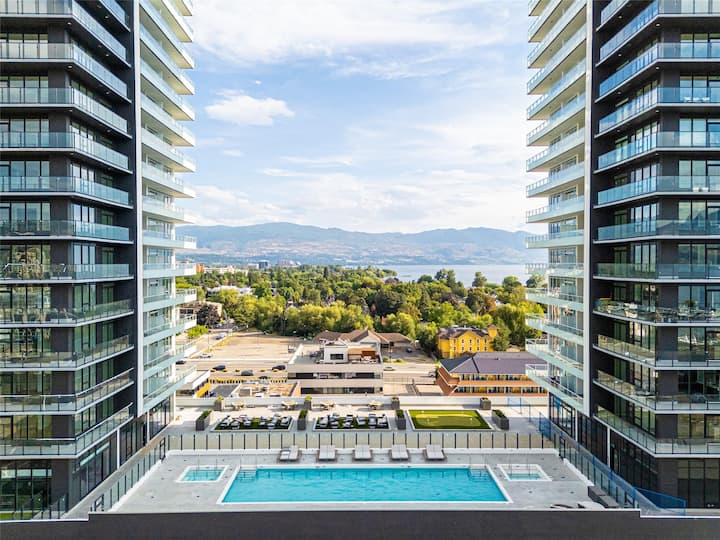 Sky-high Downtown Retreat By The Beach! - Kelowna