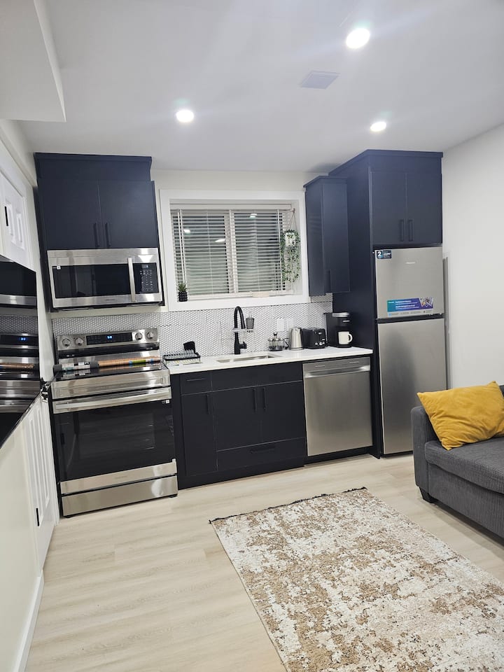 Cozy New Suite In The Greens • Near Costco - Regina