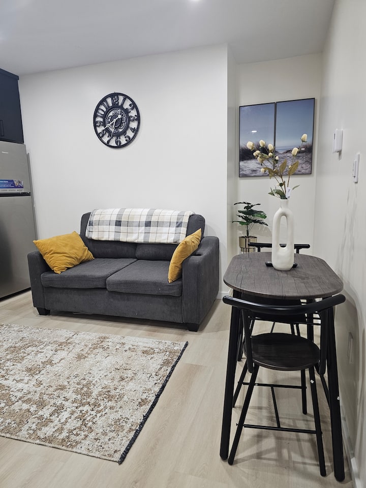 Cozy New Suite In The Greens • Near Costco - White City