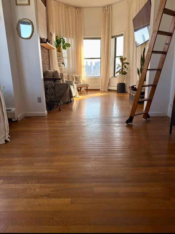 Luxury Loft W/ High Ceilings + Manhattan Views - North Bergen