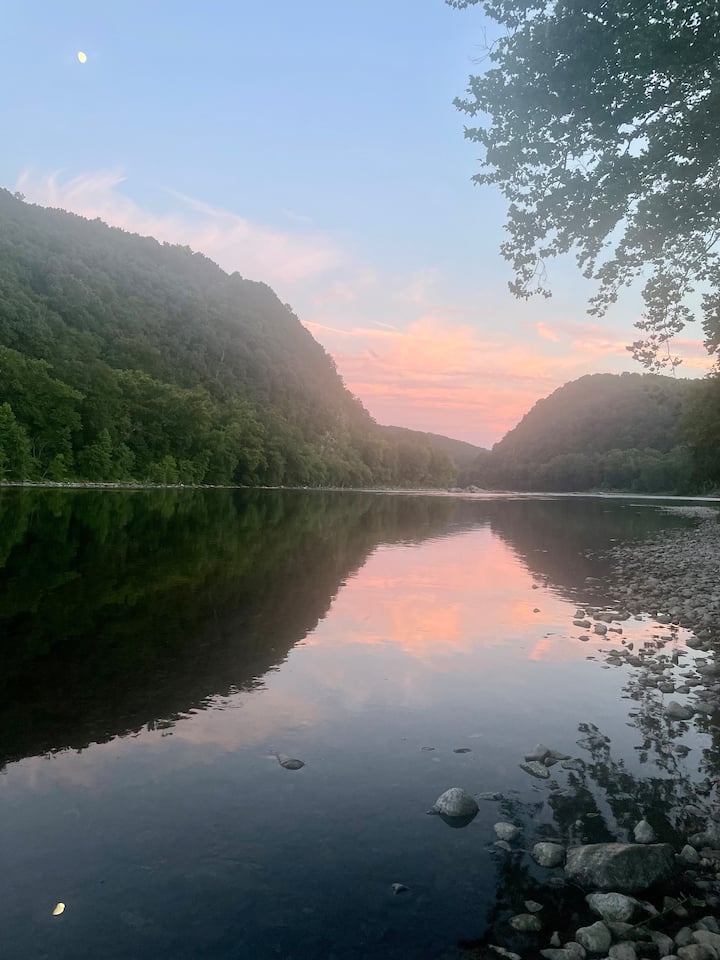 Cozy And Modern Riverside Sanctuary - Old Orchard, PA