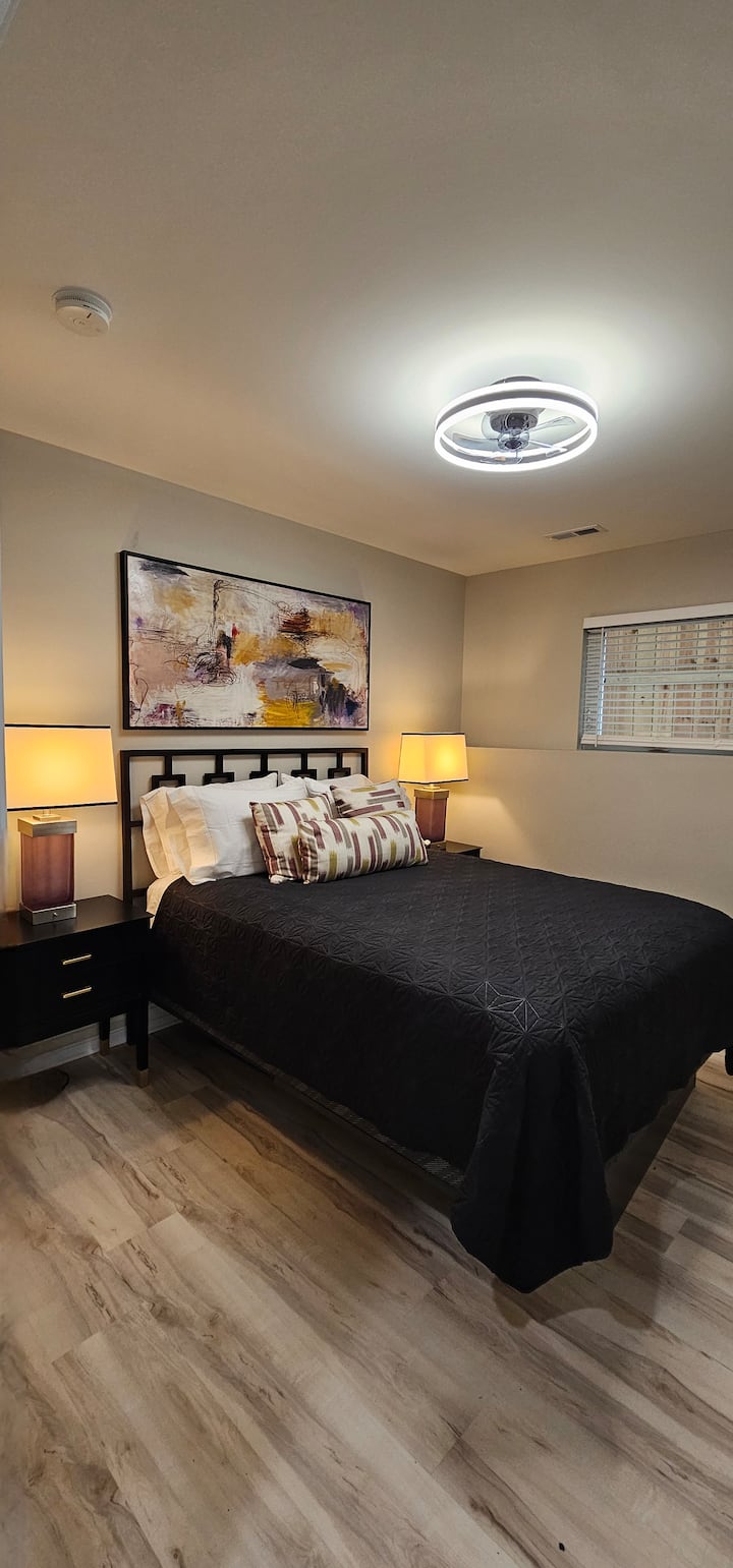 Humbolt Park 2 Bed 2 Bath With 2 Car Garage! - Chicago