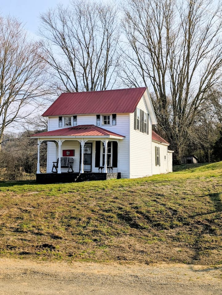 Rustic, Country Farmhouse - Pulaski, TN