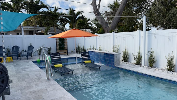Relaxing Family Oasis With Heated Salt Pool & Spa - Pompano Beach, FL