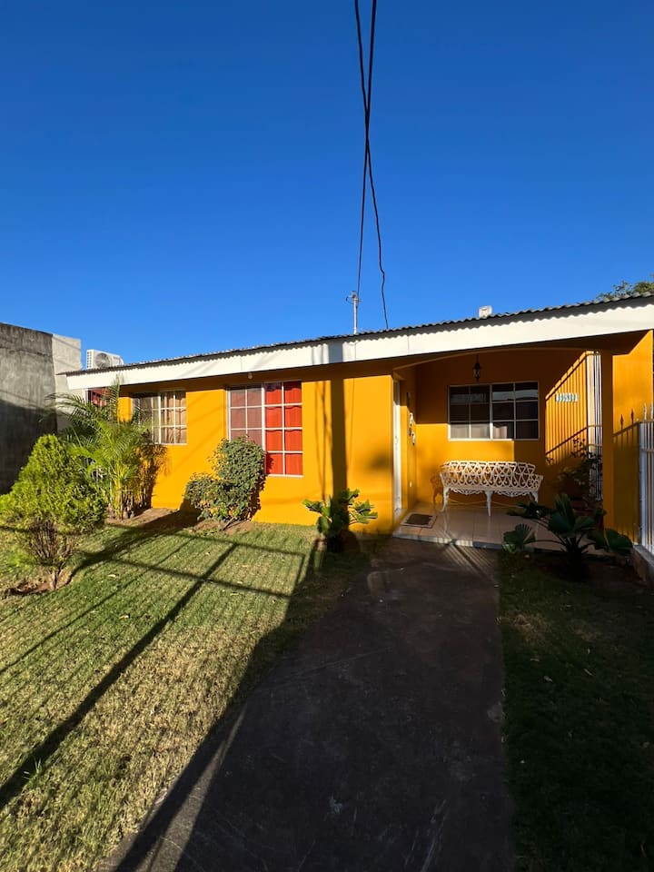 A+ Location House For 4 With Ac, Terrace & Parking - Managua