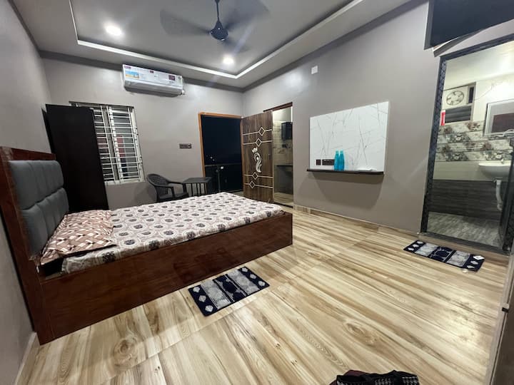 1rk For Couple, Family | 5km Bbsr Railway Station - Bhubaneswar