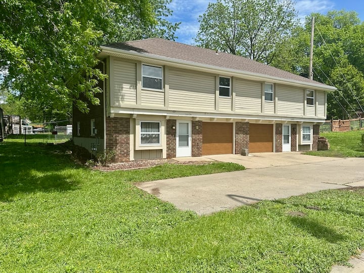 Walkable Suburban Convenience 4-6 Min From Stadium - Independence, MO