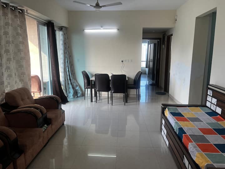 Lavish Spacious 2bhk Flat In Amanora Pune - Pune