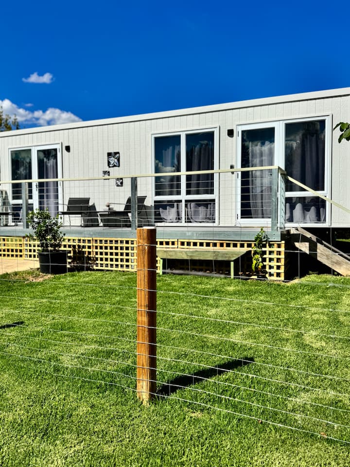 Modern Tiny Retreat And Pet Friendly - Orange