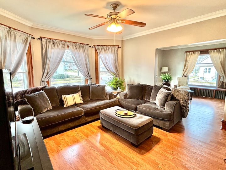 Historic Harbor Hideaway • 2br • Walk To Marina - ベルギー, WI