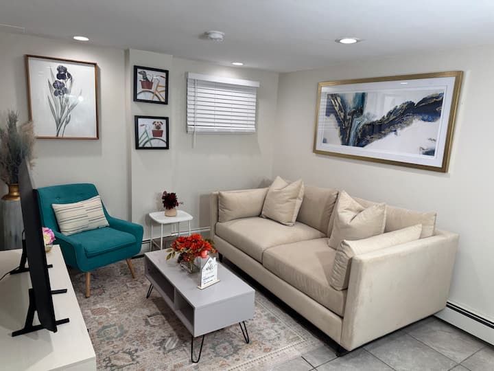 Cozy 2 Bedroom Apartment - Garden City, NY