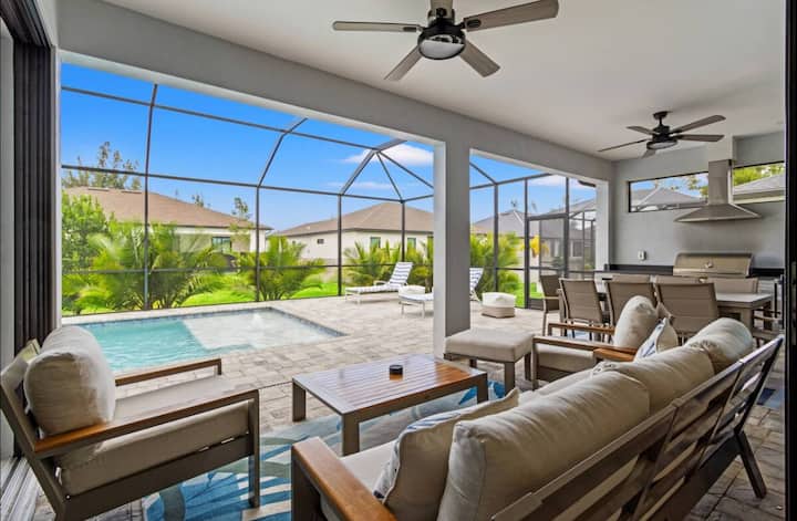 Luxury Home• Private Pool • Bbq • 3br + Den - Cape Coral, FL