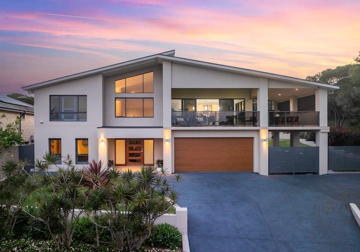 Oceanview Luxe Retreat With Pool & Spa - Wollongong