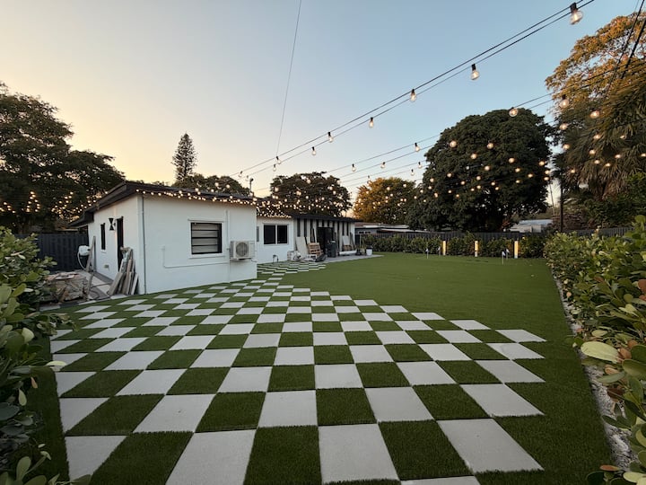 New Designer Home Firepit 85"tvs Bbq Games Turf - Plantation, FL