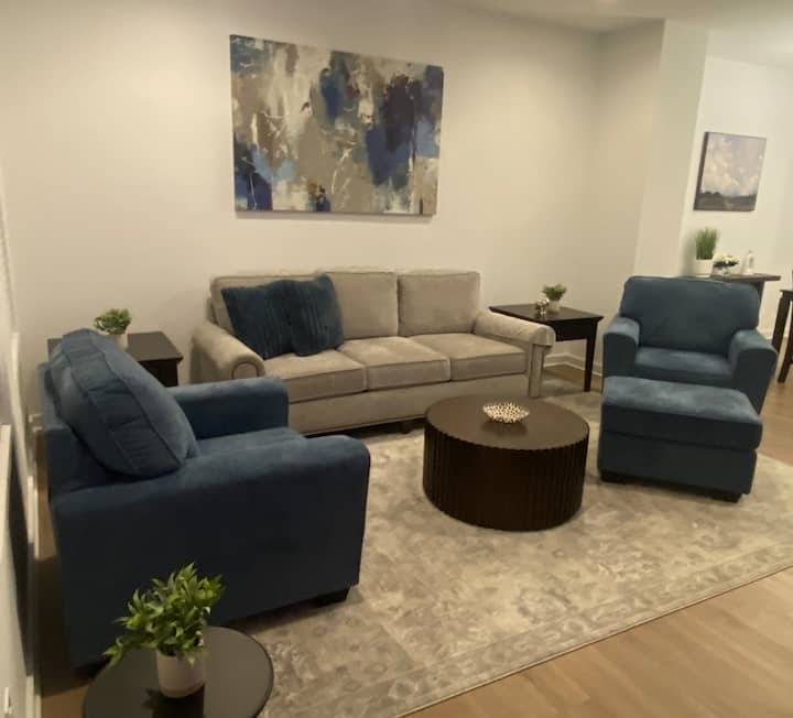 Modern 3-story Townhome | 2 Bedrooms | Near I-85 - Concord, NC