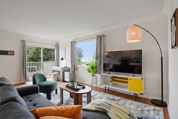 Family Getaway: 3 Units W/ Ocean & Mountain Views - Daly City, CA