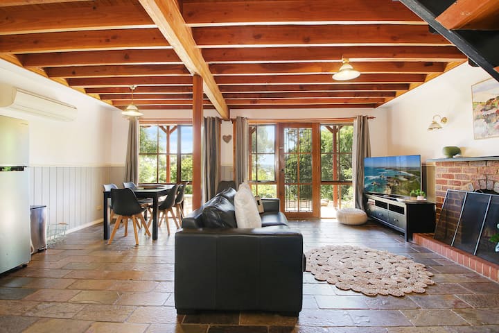 The Nest ~ Rustic Lodge-style Hideaway - Beechworth
