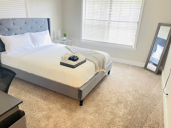 Simple & Clean Private Room - Central Ardmore - Lake Murray, OK