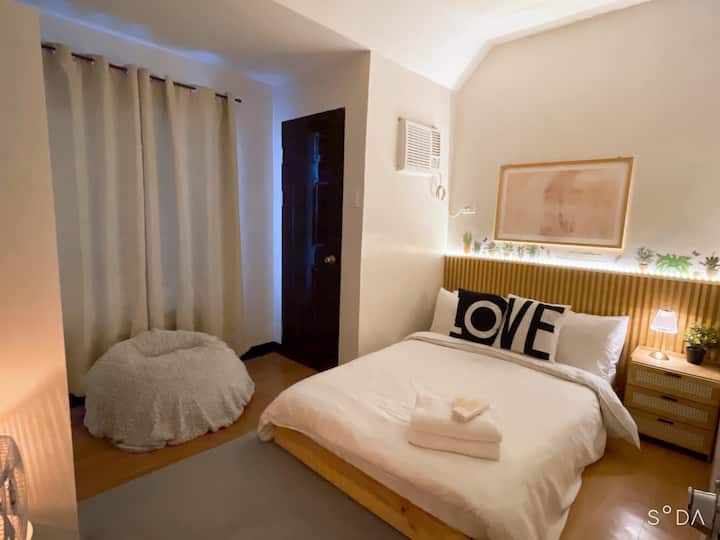 Cozy Minimalist Staycation W/ Projector•imus - Imus