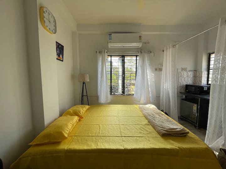 Eternal Homes. Located Next To South City Mall. - Kolkata