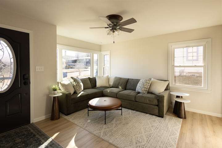 •4bedroom•backyard• Bungalow - North Dakota