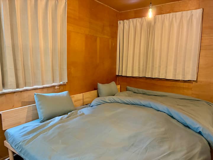 岩原スキー場 徒歩14分！無料p付/1r/ダブルベッド2台で最大4名/キッチン・独立バス完備 - Yuzawa