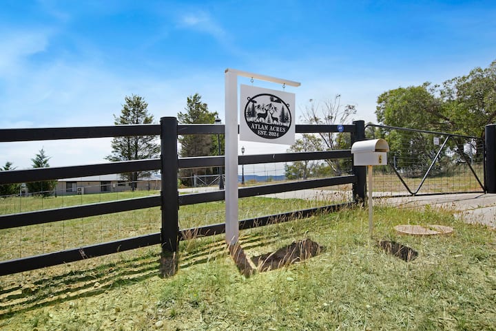 Atlan Acres - 
Country Farmhouse - Blue Mountains