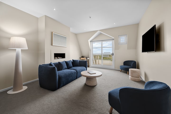 Middle Island 2 Bed Penthouse At Deep Blue - Warrnambool