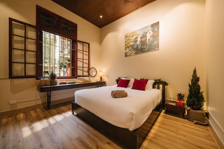 Streetfront/4 Beds/2 Baths/1' To Oldquarters - Hanoi