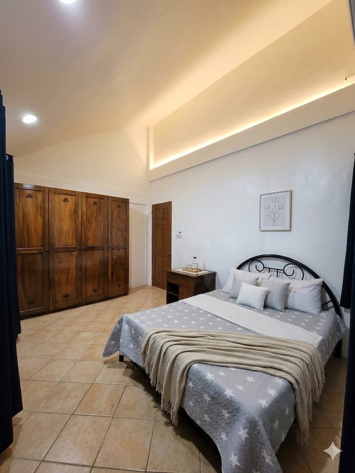 4 Bedrooms
Indoor Kitchen
2 Bathrooms - Dumaguete