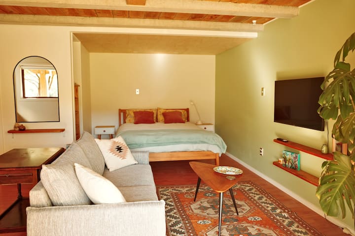 Hillside Haven In Heathcote Valley. - Christchurch