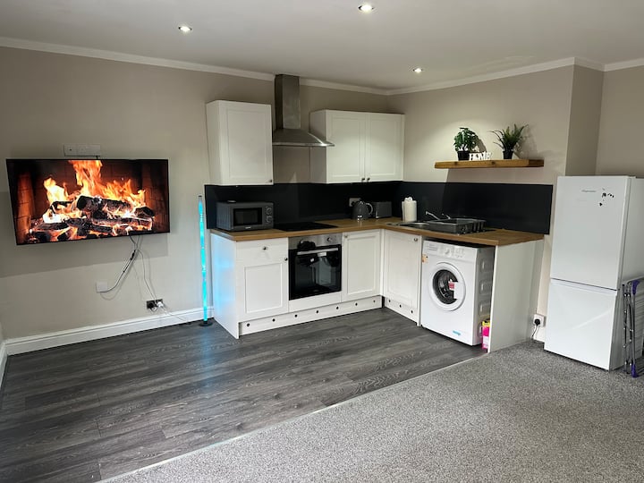 Modern 2 Bed Apartment, Sleeps 4 - Bolton